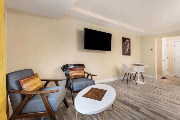 Pet Friendly Cottage On The River Near Downtown! - Bend, OR