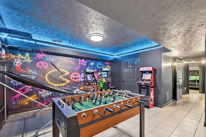 Ski & Golf Close A-frame Chalet W/ Hot Tub + Sauna + Firepit + Game Room - Harrisonburg, VA
