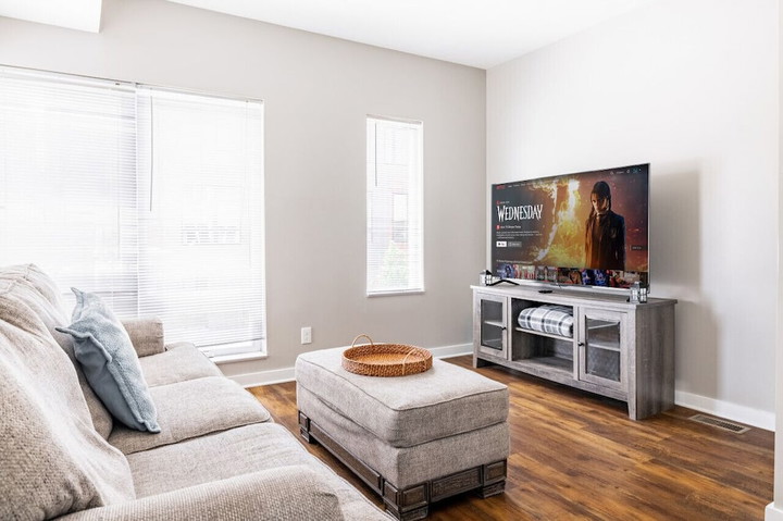 Luxury Downtown Townhome W/ Private Garage Unit 13 - Lake Erie, PA