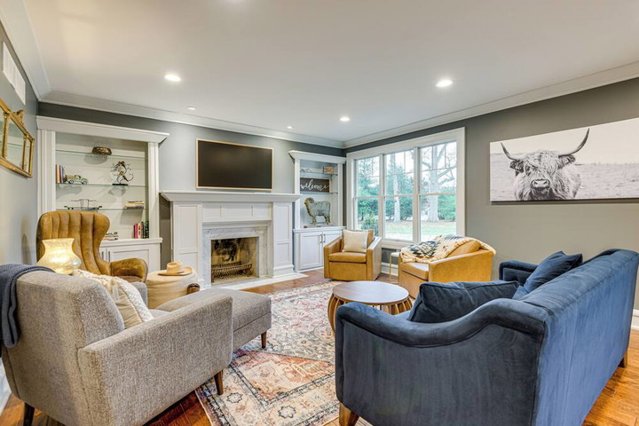 Spacious Home W/ Games, 4 Fireplaces, 5 Acres! - Springfield, IL