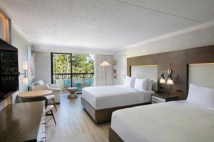 Your Gateway To Hilton Head's Charms! Pet-friendly Unit With Balcony! Pools! - Hilton Head Island, SC
