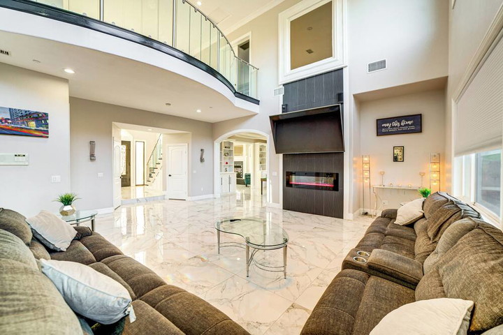 Expansive Riverside Mansion! Luxe, Family Friendly - Jurupa Valley, CA