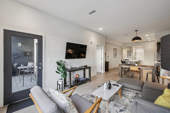 Golden Hour | 1br Lohi Loft | Balcony | Dog-friendly - Denver, CO