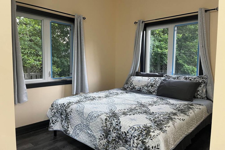 The Grassy Oasis - Garden Suite | King Bed | Detached | Self Contained - Mississauga