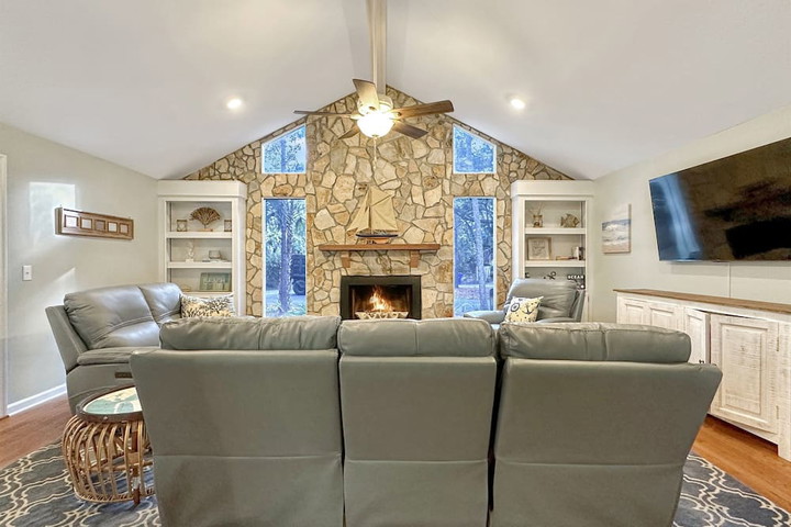 3 Br Beach Cottage | 2 Minute Walk To The Beach - Mount Pleasant, SC
