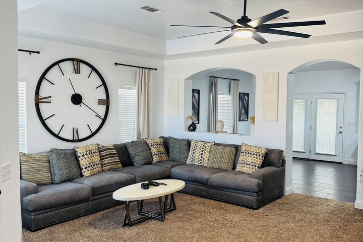Fantastic 4-bedroom House With Garage Access In Hobbs - Hobbs, NM