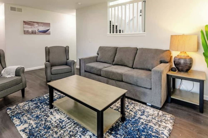 Split-level Nw Bakersfield Home With Outdoor Oasis - Bakersfield, CA