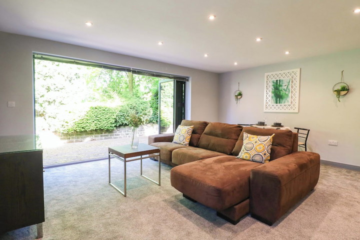 Elmcroft, Pet Friendly, With A Garden In Nottingham - Leicestershire