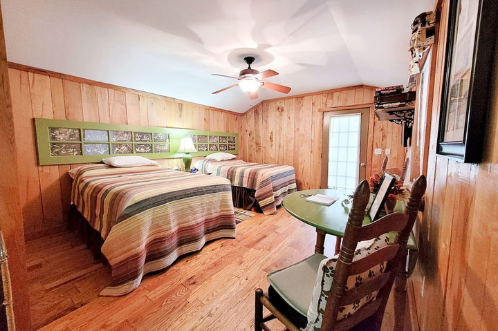 Furry Friends And Fields: Pet-friendly Cabin With Unique Views In Sparta, Tn - 