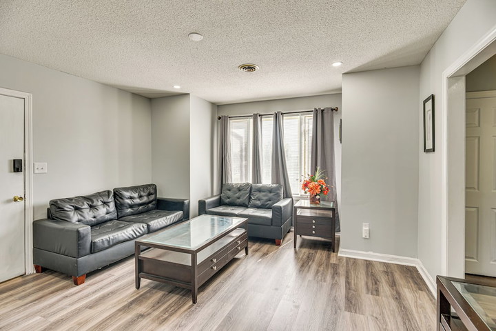 2 Mi To Waterfront: Walkable Fall River Apartment! - Tiverton, RI