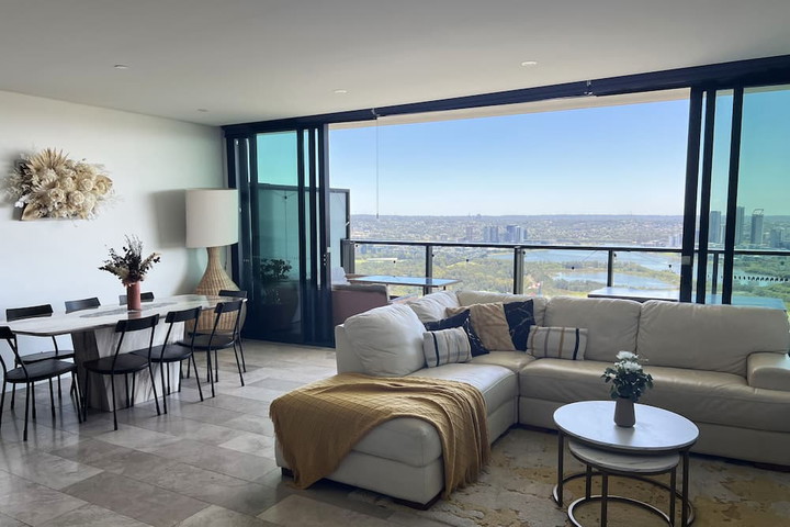 Luxury Penthouse With Panoramic Skyline Views In Sydney Olympic Park - Strathfield
