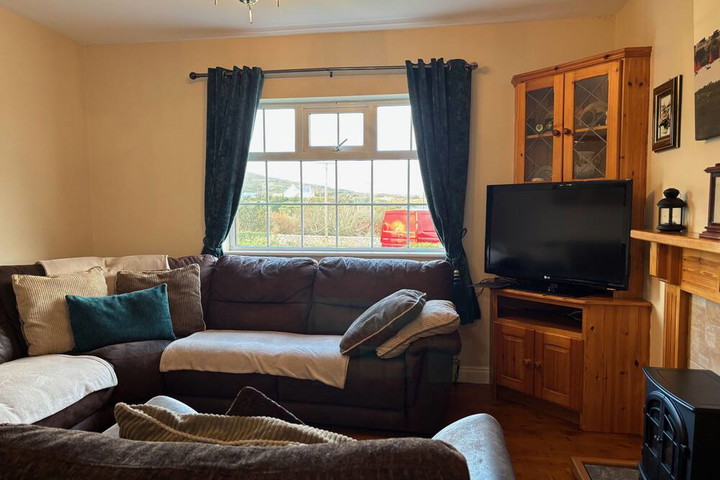 Cottage 494 - Roundstone - Sleeps 6 Guests  In 3 Bedrooms - Galway