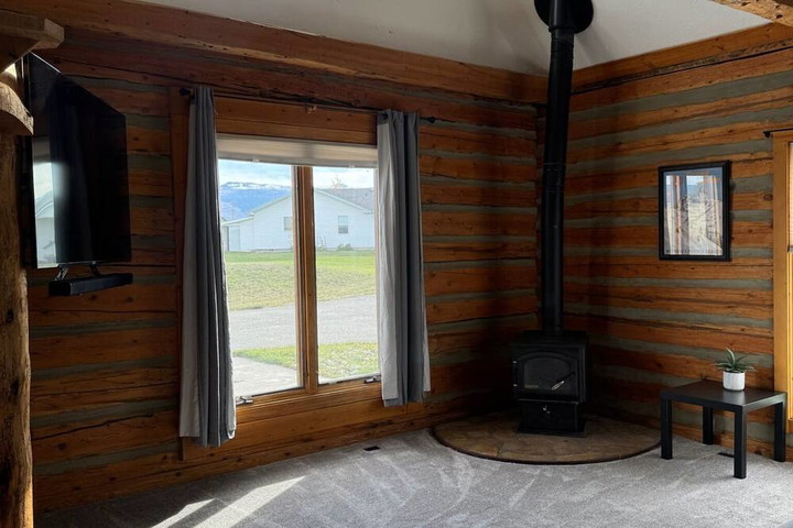 Cozy 3-bedroom Cabin In Driggs - Driggs, ID