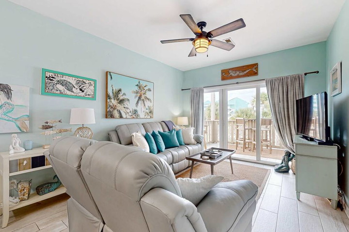 Condo With Partial Bay View, Onsite Fishing Dock, Beach Access, & Shared Pool - Pensacola Beach, FL