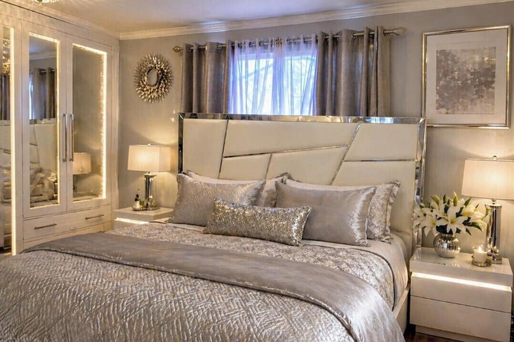 Step Into The Guest House Stay Awhile, Where Comfort Meets Elegance. - Dearborn, MI