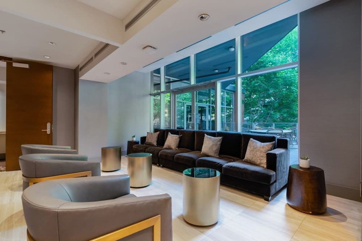 Stylish 1br Suite In Yaletown W/ Balcony & Views - Vancouver