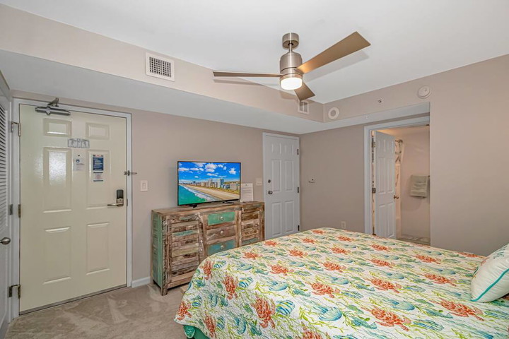 Intercostal Waterway Hotel Style Room -- 5 Min From The Beach! - North Myrtle Beach, SC