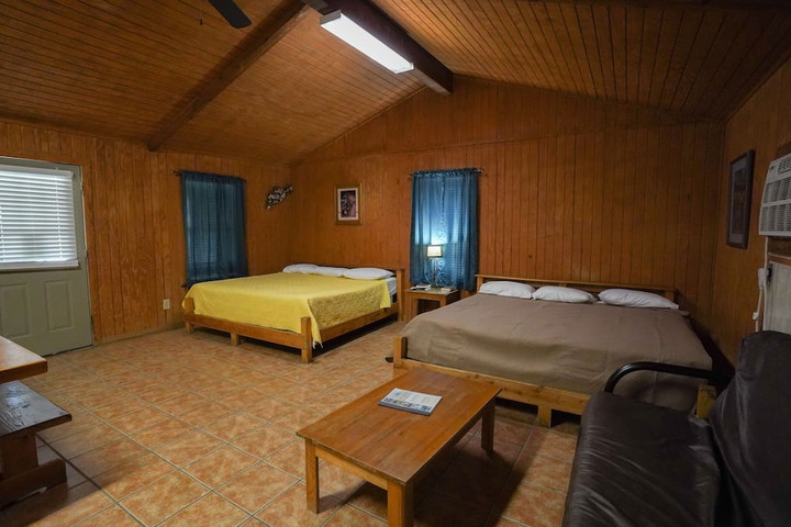 Quaint Cabin Located Near The Frio River - Concan, TX