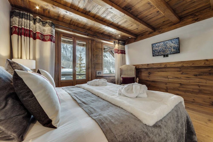 Chalet La Bouclia - Luxury Alpine Retreat -