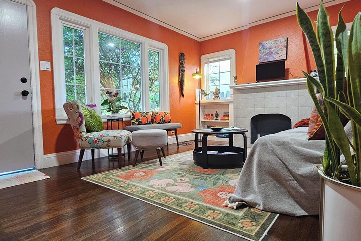 Charming 1920s Westbrae Berkeley Cottage With Soaking Tub! Walk To Bart & Parks - Oakland, CA