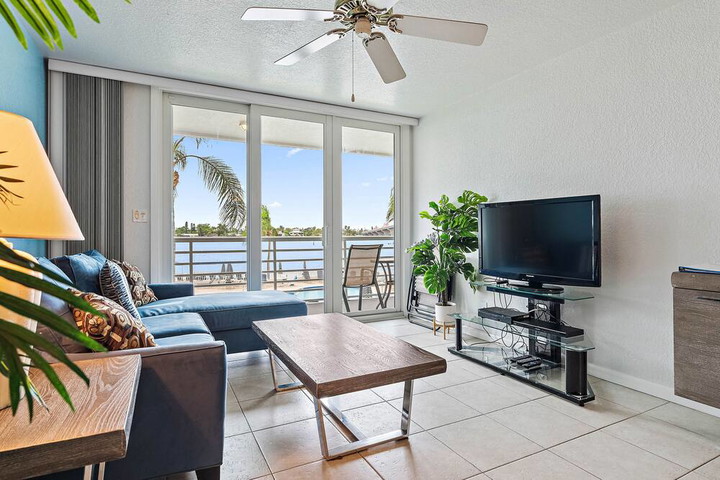 Bahia Vista 8 - 210 Waterfront Paradise Condo (Non Smoking) - St. Petersburg, FL