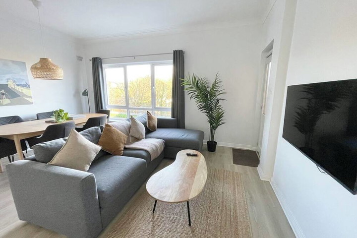 Stylish City Retreat - Sleeps 6 - Oranmore