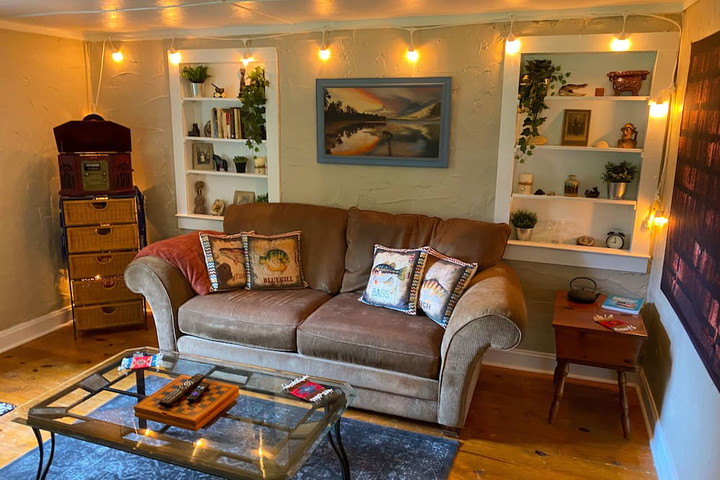Charming Fishing Cabin W/ Lake View Near Stone Mountain - Stone Mountain, GA