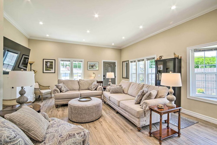Renovated North Bend Cottage: Near Eateries! - Coos Bay, OR