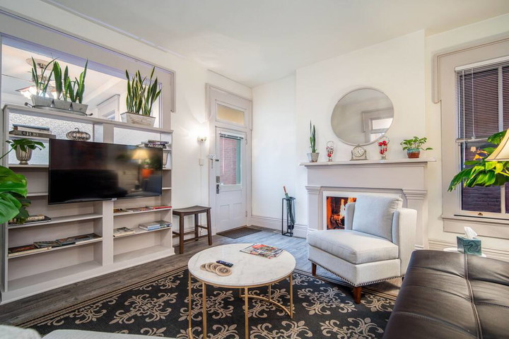 Updated Historical Apartment Close To A Park And Two Blocks From The Best Dining - Dayton