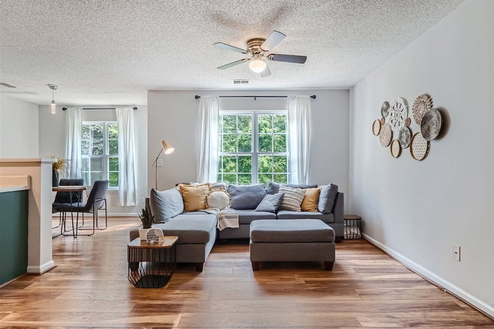 Dual En-suite 2 Bed/2.5 Bath King-bed Townhome - Concord, NC