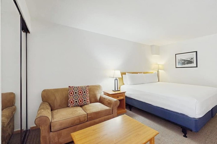 Main Street Room - Pool & Hot Tub - Walk To Lifts, Dog-friendly, Balcony - Aspen, CO