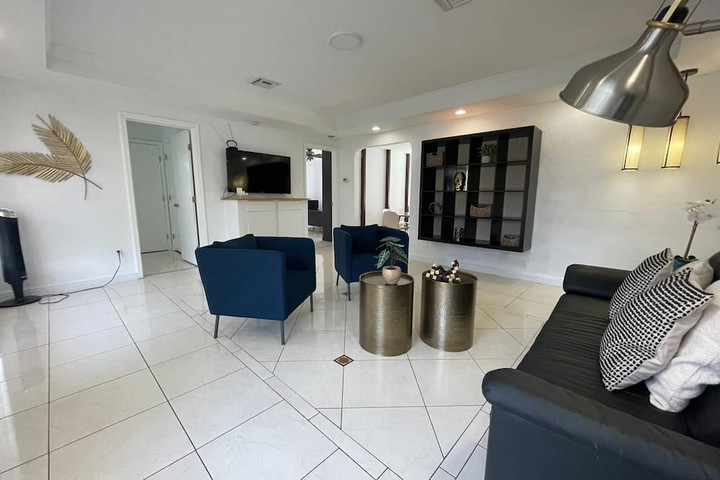 Private Home Close To Hollywood Beach - Miramar, FL