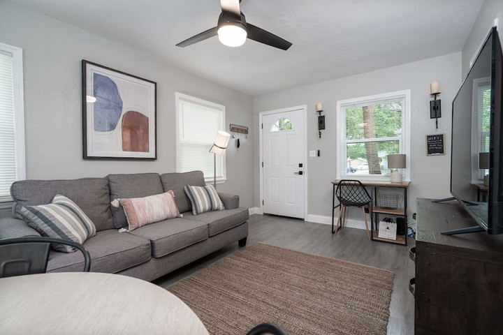 Lovely 1 Bedroom Rental Unit 5 Minutes To Downtown - St. Petersburg, FL