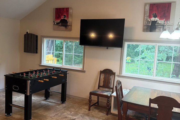 Secluded Getaway With Private Pool, Hot Tub 3-bedroom House In Tranquil Tulsa - Tulsa, OK