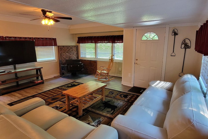 A Perfect Hideaway - Peaceful Mountain Retreat W/ Hot Tub - Farmington, PA