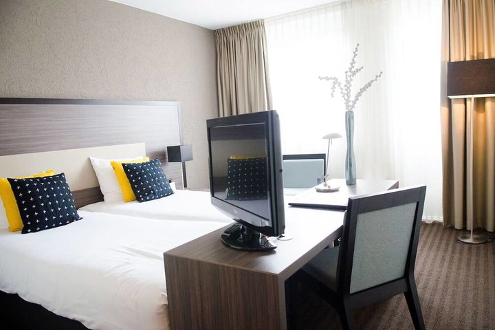Peaceful Stay With Fast Access To Weerterbos! Onsite Dining And Parking! - Weert