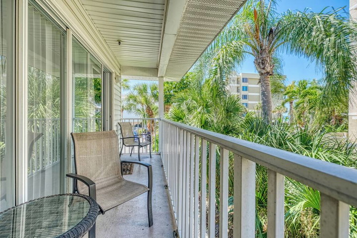 You And Me And The Sea: 2  Br, 2  Ba Condominium In Indian Rocks Beach, Sleeps 4 - Indian Rocks Beach, FL