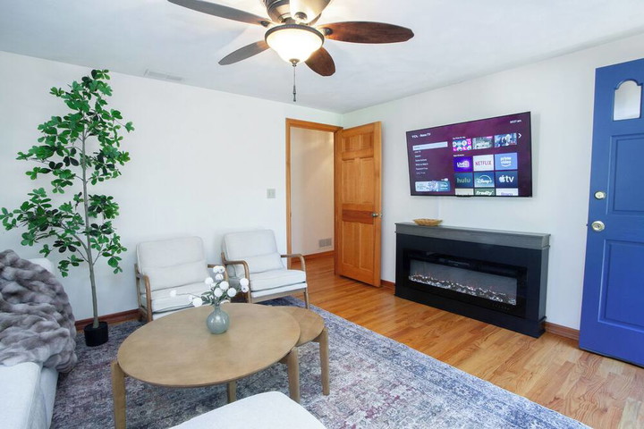 Farmington Gem Near Uconn Health With Garage  Fast Wi-fi  Dog Friendly - Farmington, CT