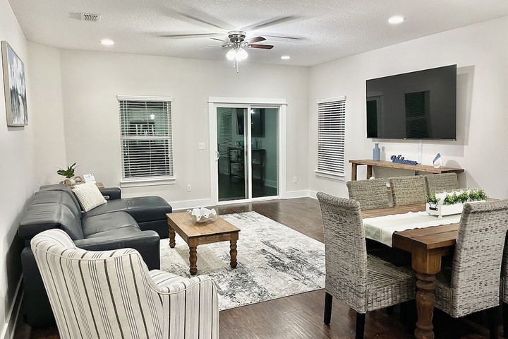 Relax Near Beach, Shops, Parks, Mayo Clinic, Quick Drive To Downtown & Stadium - Jacksonville Beach, FL
