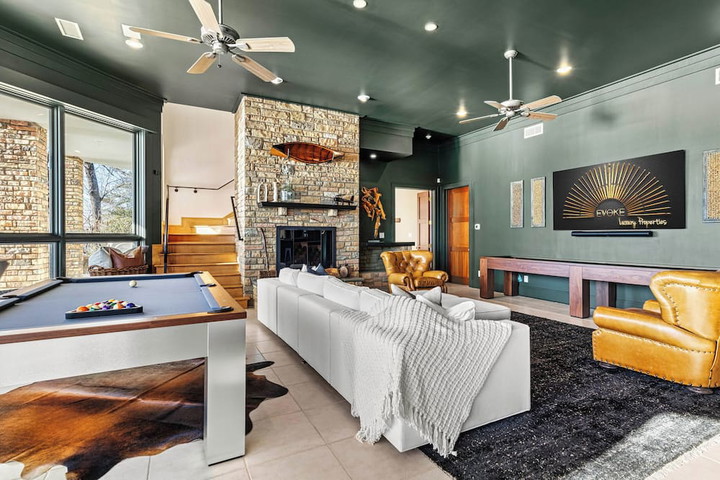 Island Living On Lake Norman - 7 Bedroom Retreat Sleeps 22 | Hot Tub, Covered Private Dock, 2 Game Rooms, Chef's Kitchen, Fire Pit, Kayaks, 2 Acres, 180 Degree Lake Views | Room For The Whole Family - Statesville, NC