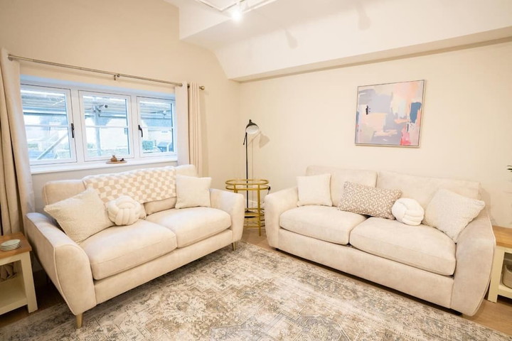 Brand New Modern 2-bed Apartment | Broadway High St | Sleeps 6 - Broadway