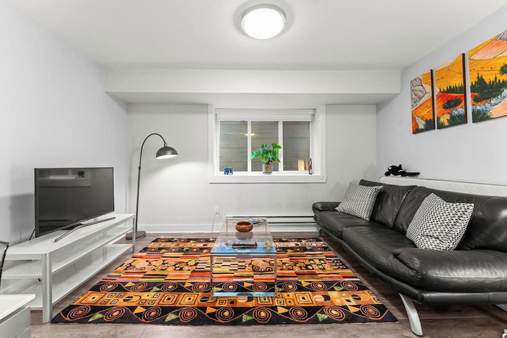 Private 2br Suite & Free Parking Near Grouse Mountain At North Vancouver, Canada - North Vancouver
