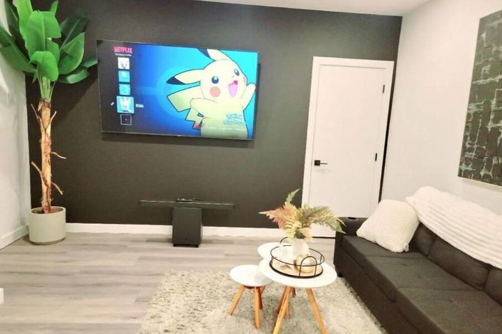 Luxury Living Basement Suite - Calgary