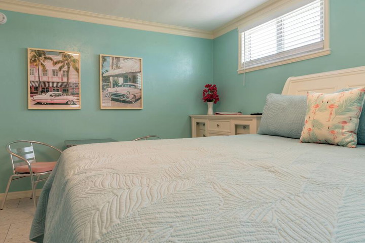 Flamingo Inn - Standard King With Kitchenette - Bonita Springs, FL