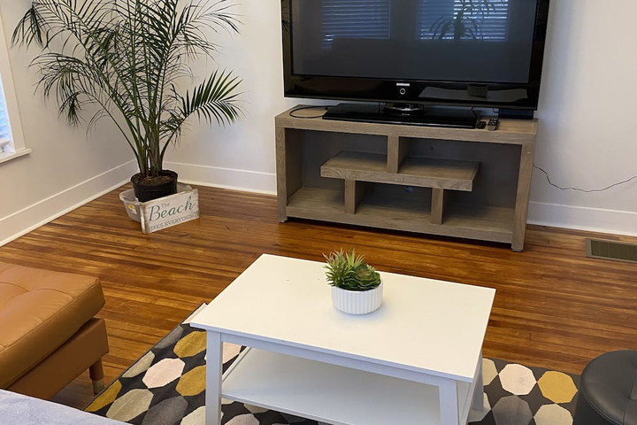 Cheerful 5 Bed Residential House. - Bridgeport, CT