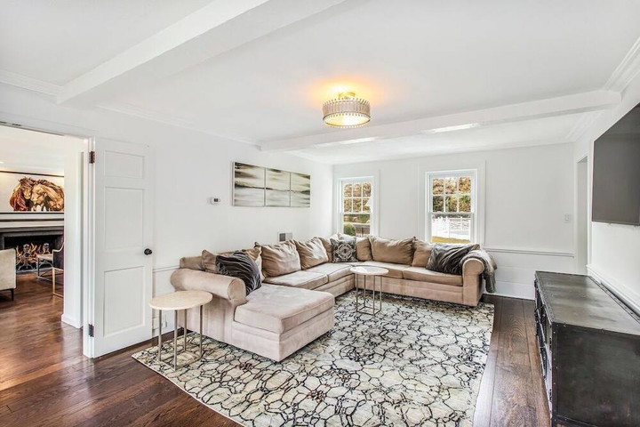 Resort-style Bellport Estate: Private Heated Pool, Spa & Game Room - Medford, NY