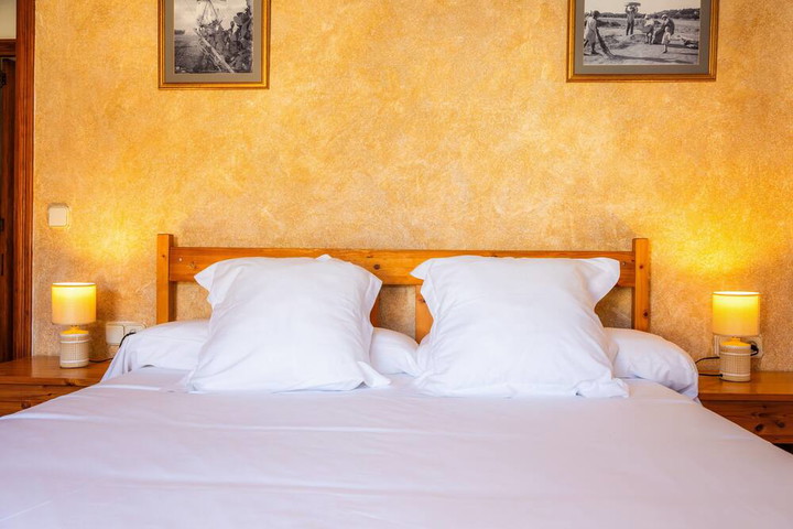 Double Room With Shared Pool, Wi-fi, And Air Conditioning - Sineu