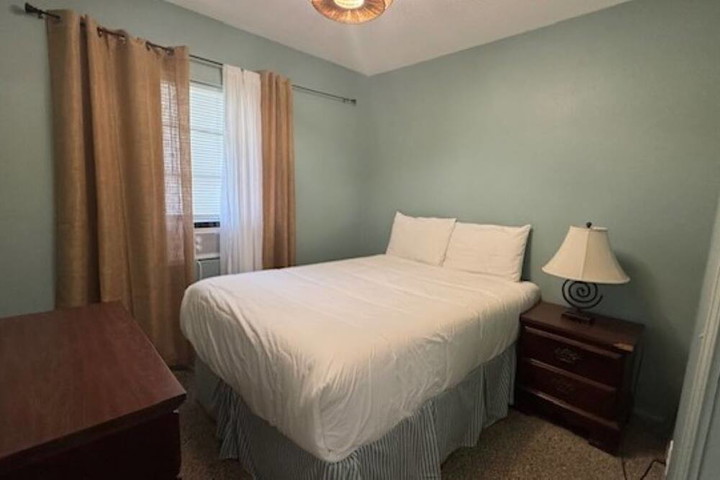 Monterey Motel - Beach Cottage 7 At Beach Access 8. Large Pool. Newly Remodeled. - Panama City, FL