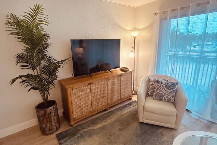 New Complete Remodel, Melbourne Harbour Views - Melbourne Beach, FL