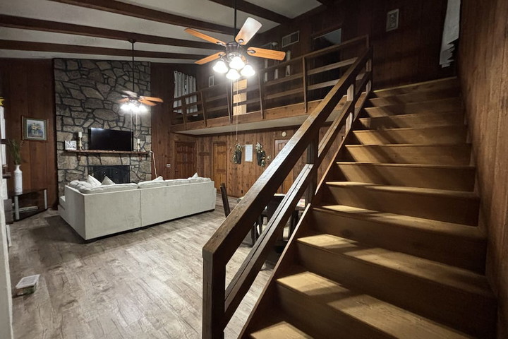 Chatsworth Charm Cabin-influenced House - Chatsworth, GA